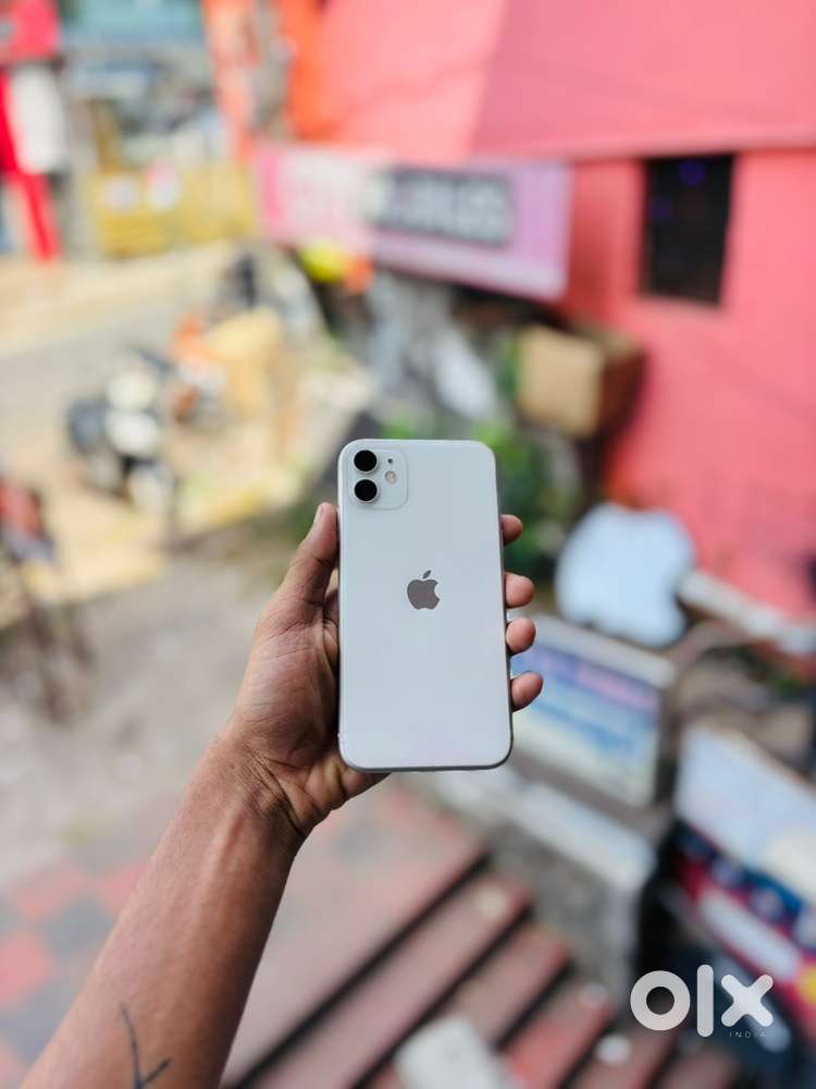 iphone 11 128 GB 76% Bh Brand new Condition Phone Only ( White ...