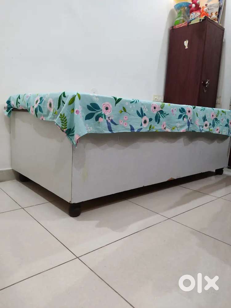 Divan Bed Buy Sell Used Furniture in Chandigarh OLX