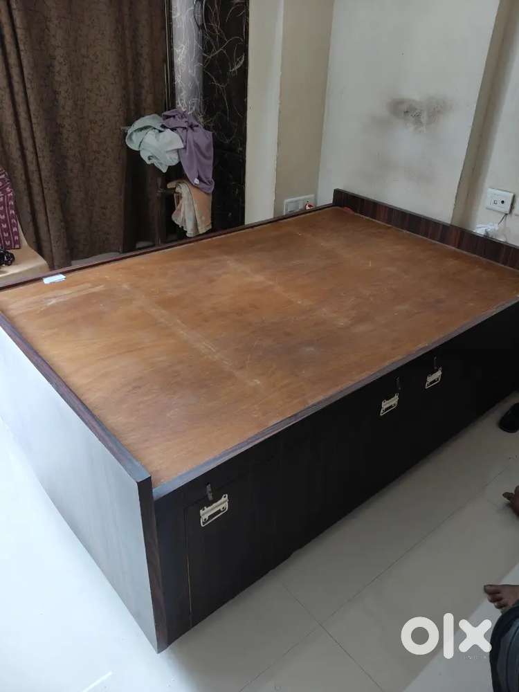 Pure wood double bed 4 by 6 vintage old 35 years very hard and tuff ...