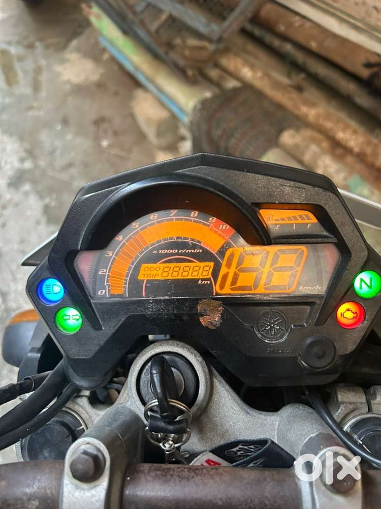 Yamaha FZ Version 1 - Motorcycles - 1824620648