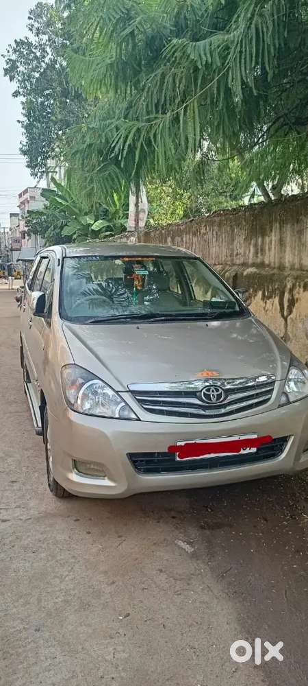 Toyota Innova 2010 Diesel 300000 Km Driven - Cars - 1815862464