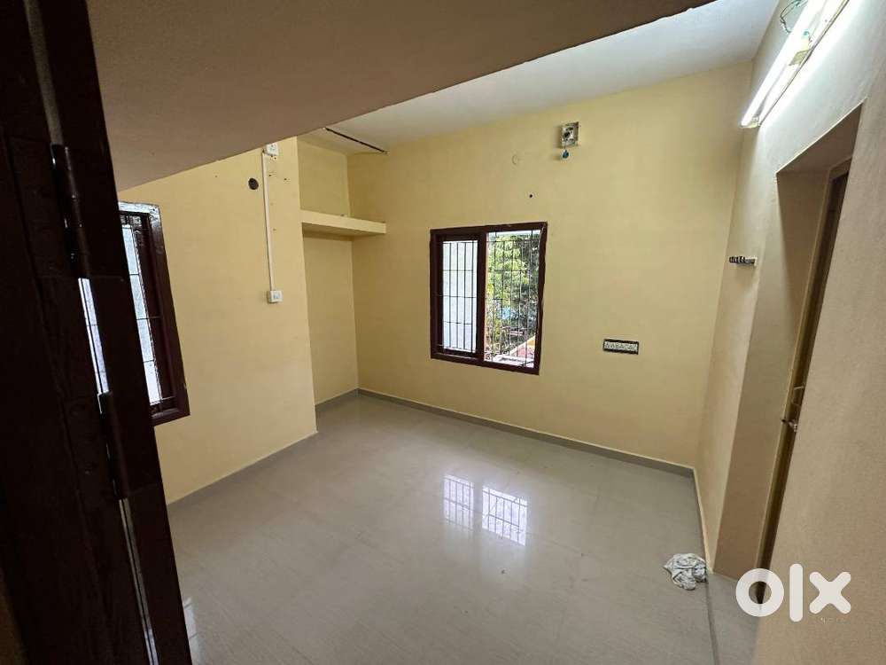 House for rent near Mattuthavani ,Mahatma School Baba Building Backsd ...