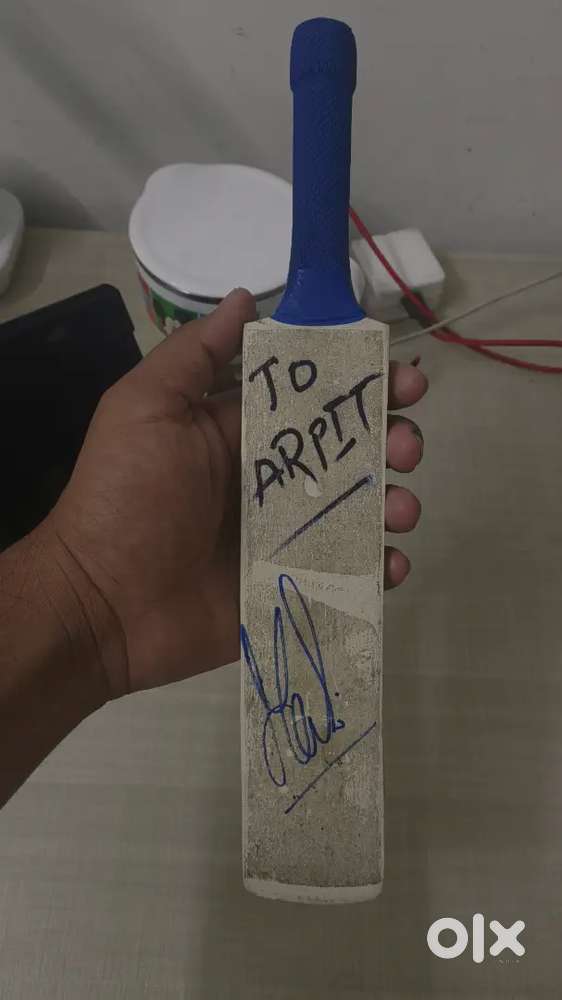 MS DHONI SIGNED AUTOGRAPH MINI BAT - Sports Equipment - 1801471409