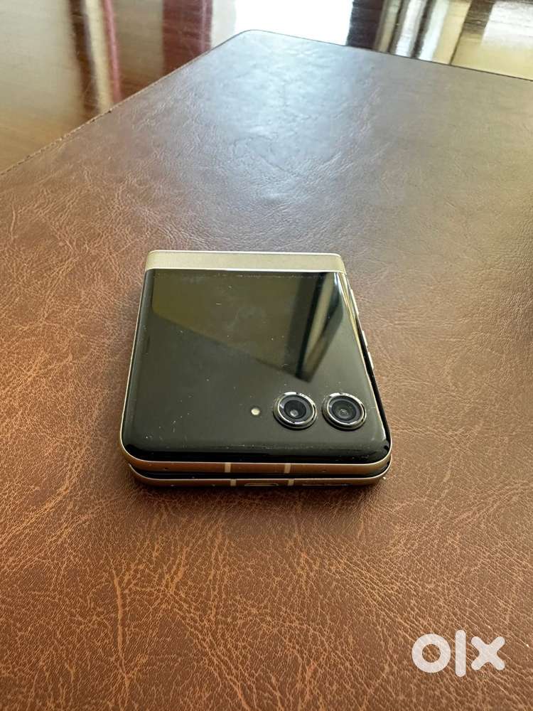 Moto Razr 50 with box and bill - Mobile Phones - 1816083618