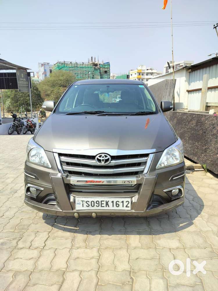 Toyota Innova 2.5 ZX 7 STR BS-IV, 2015, Diesel - Cars - 1797944325