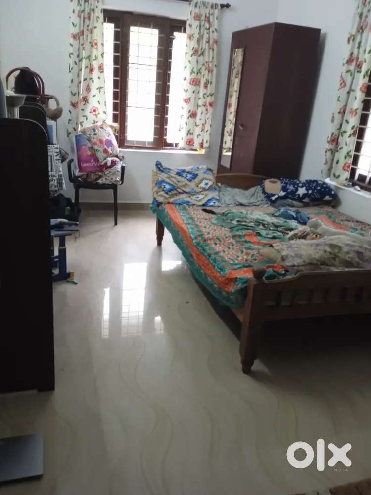 Self cooking PG 4 girls No time restriction near water metro Kakkanad ...