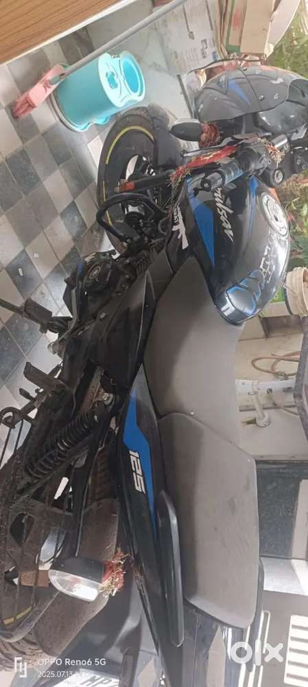 Pulsar125 digital meetar split seat Brand new condition very rare use ...