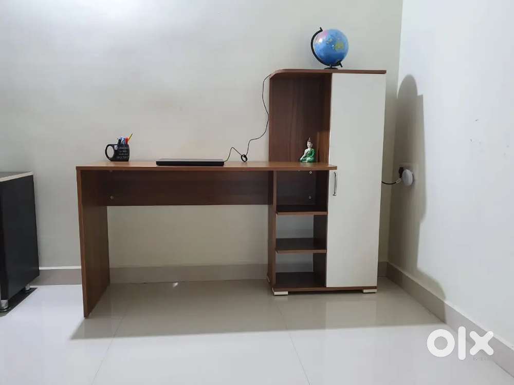 Study table - Other Household Items - 1819331732
