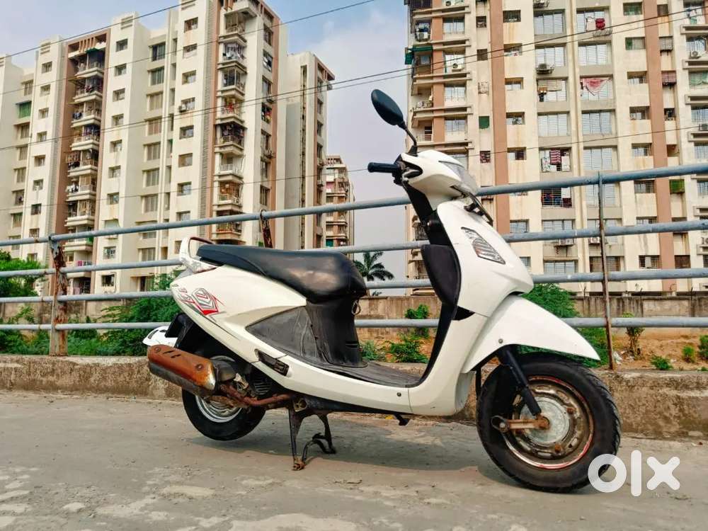 Pleasure Scooty White | New Like Condition - Scooters - 1807863873