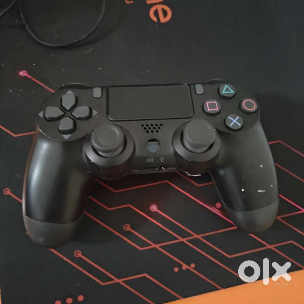 2 PS4 Controllers - Games & Entertainment - 1820527479