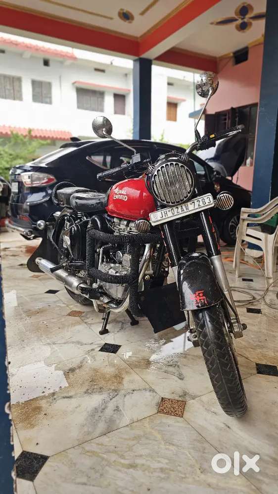 For sale bullet 350 classic bike in red colour - Motorcycles - 1824969670