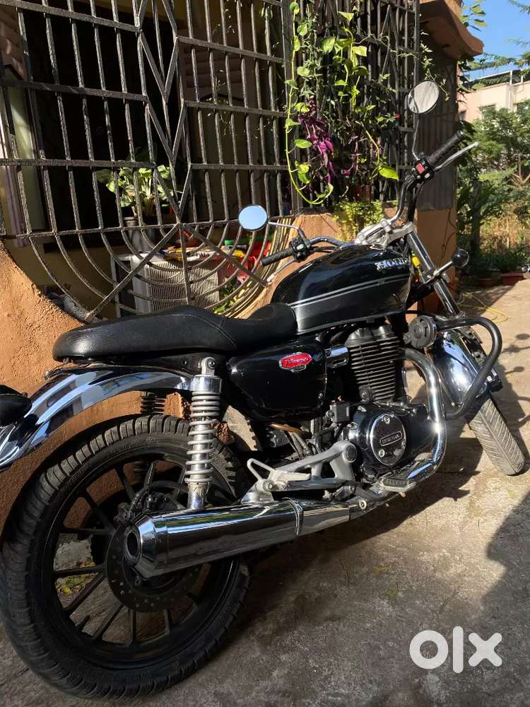 I am the 2 nd owner only 11.5k is driven . In vesy less price ...