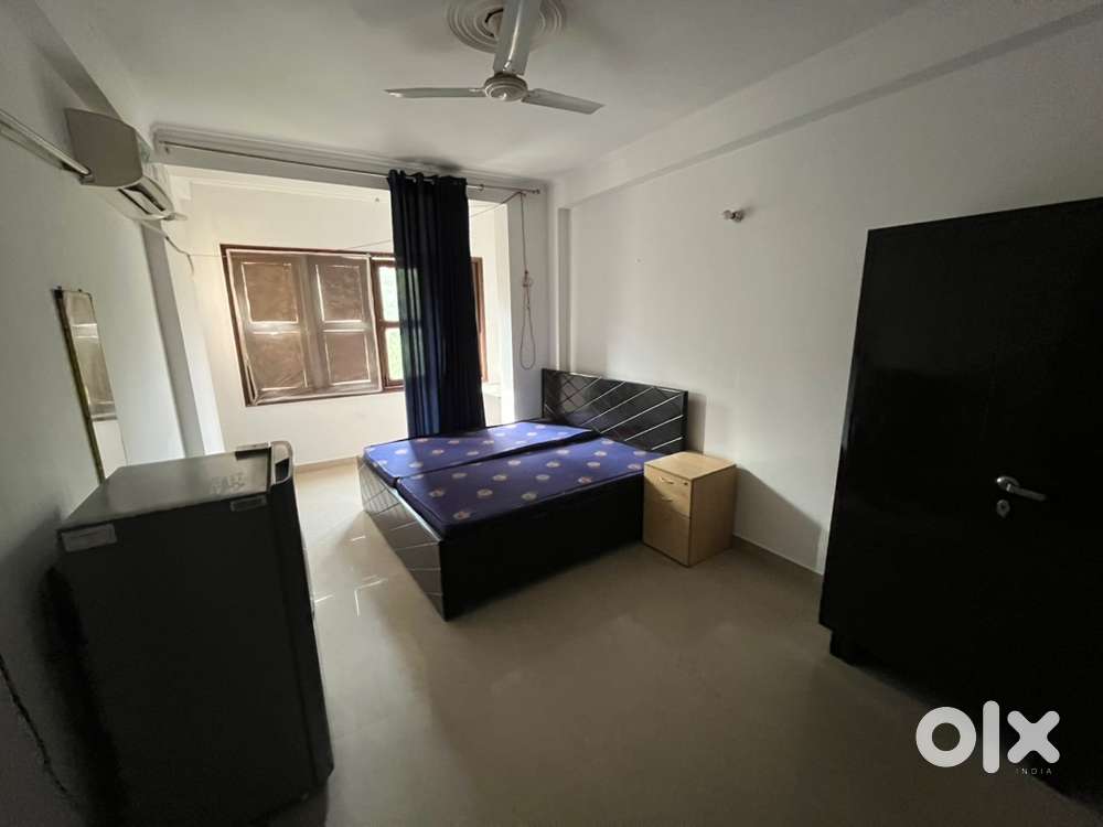 1 rk room in sec 17 A main market - For Rent: Houses & Apartments ...