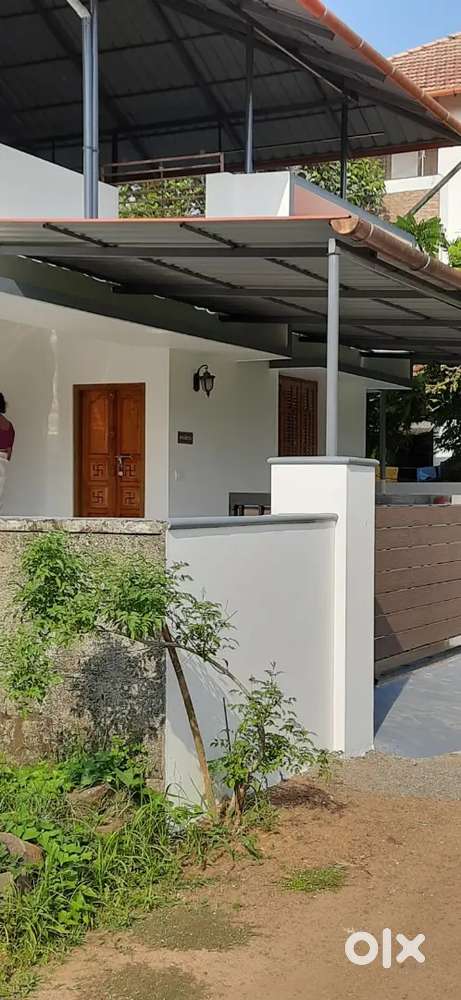 2 BHK SEMIFURNISHED INDIPENDENT HOUSE FAMILY CHOTTANIKKARA nr TEMPLE ...