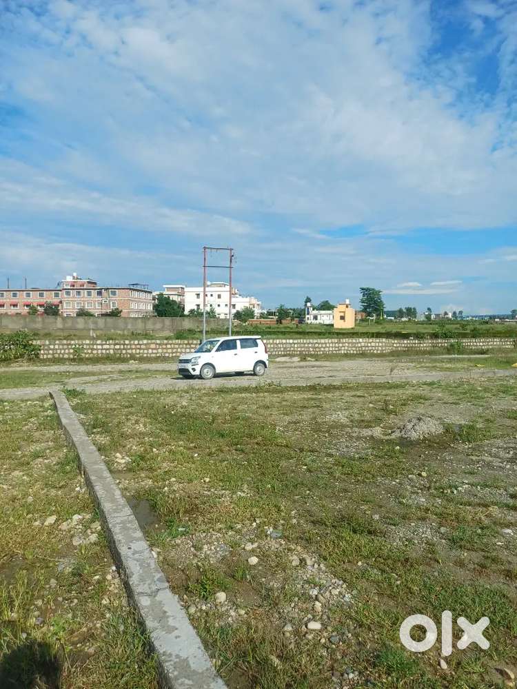 200 gaj plot sale Gated colony 40 ft road 18000 per sq yd new 4 lane ...