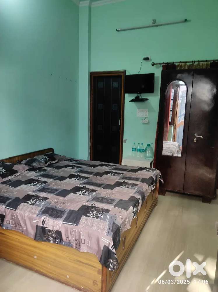 FURNISHED ROOM FOR STUDENT WITHOUT KITCHEN - For Rent: Houses ...