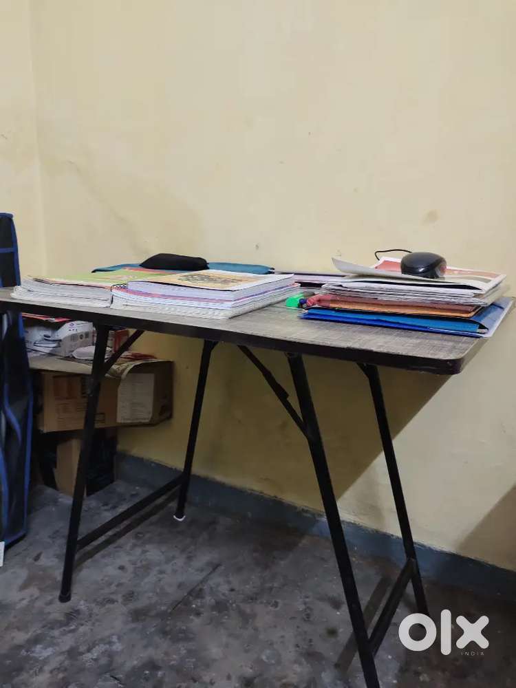 Study table - Other Household Items - 1818773660