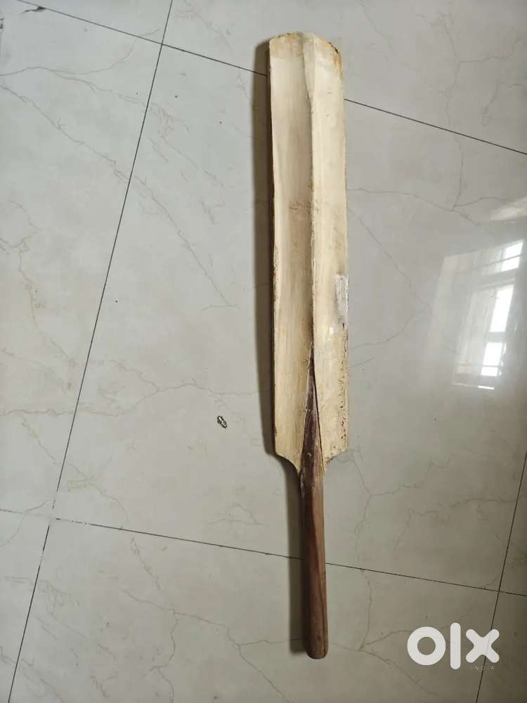 Mrf bat which is used - Sports Equipment - 1823822653