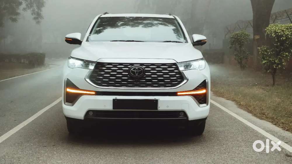 Toyota Innova Hycross 2024 Petrol 11000 Km Driven - Cars - 1805171782