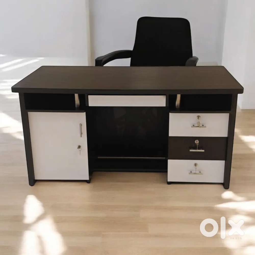 Office Table 5x2.5ft in Bangalore - Other Household Items - 1798040969