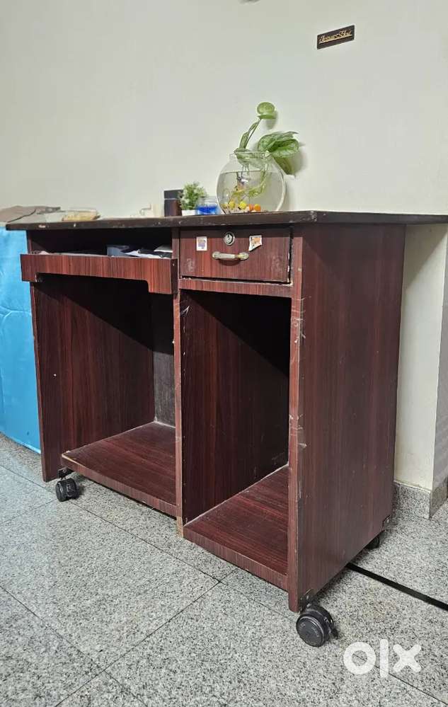 Computer Table - Buy & Sell Used Furniture in India | OLX