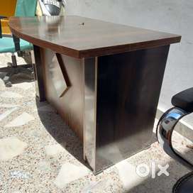 Office Table Buy Sell Used Furniture in Khurbura OLX