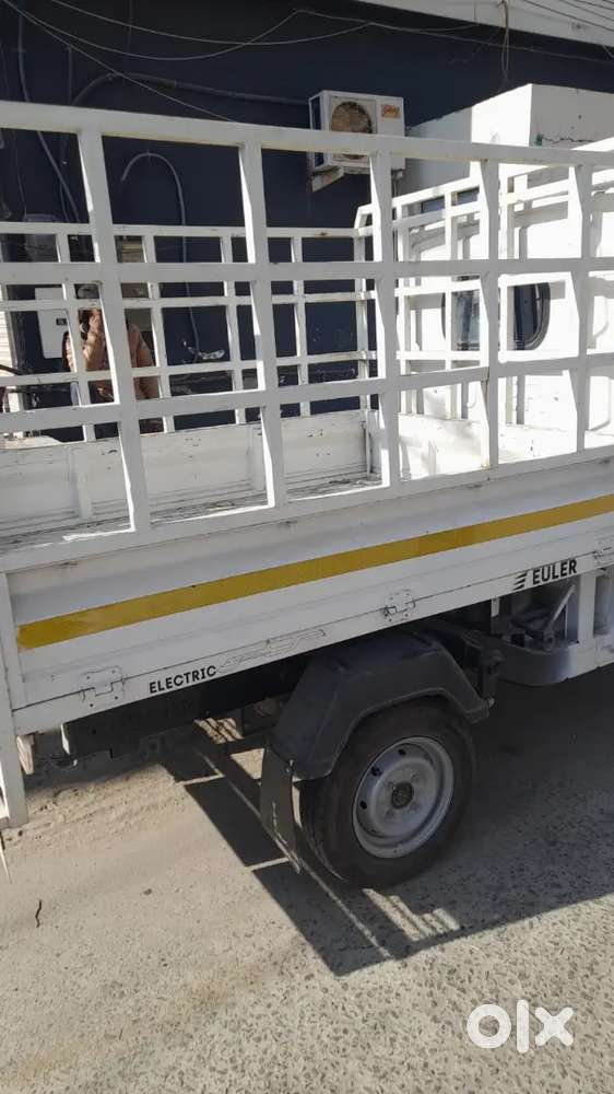 Electric Three vehicler loading tempo - Commercial & Other Vehicles ...