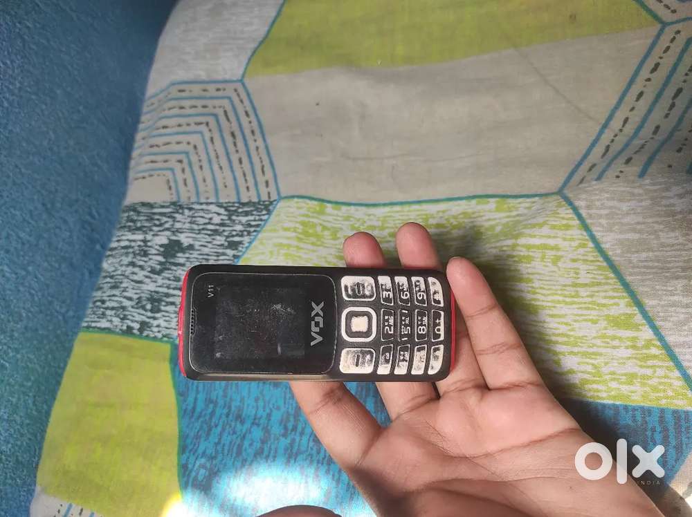 Vox keypad phone with charger - Mobile Phones - 1819980784