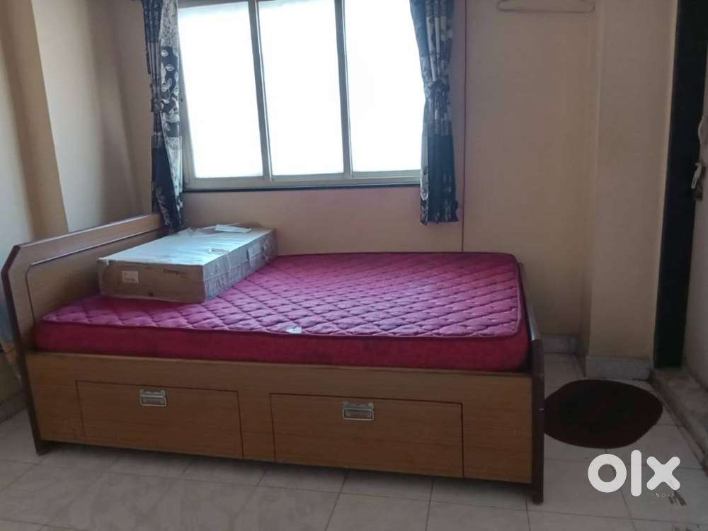 Pure Sag Solid wooden 4x6 bed with Storage – Excellent Condition - Beds ...