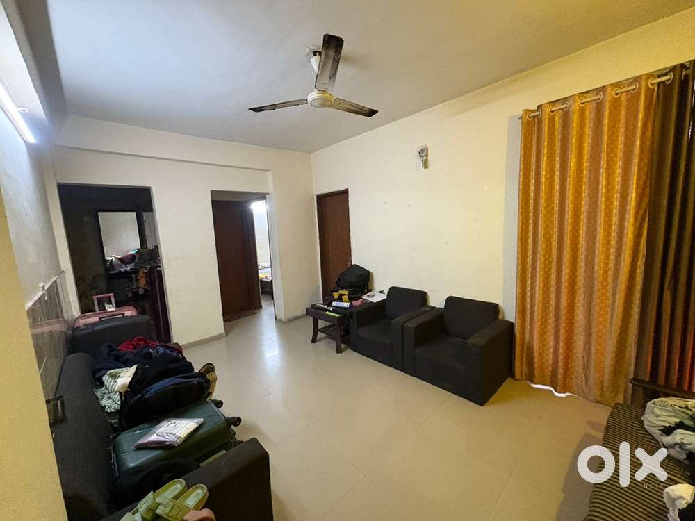 Looking for a female flatmate in a Pre occupied 2 bhk fully furnished ...