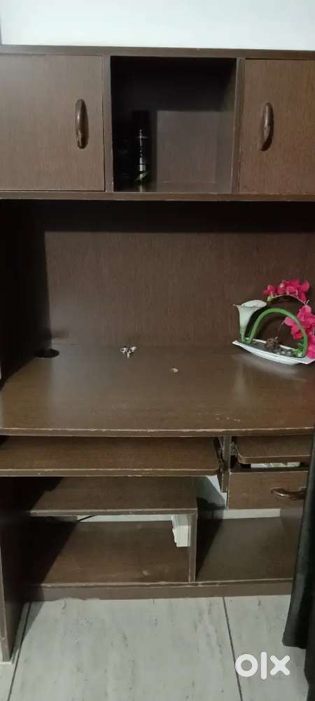 Computer Table - Buy & Sell Used Furniture in India | OLX