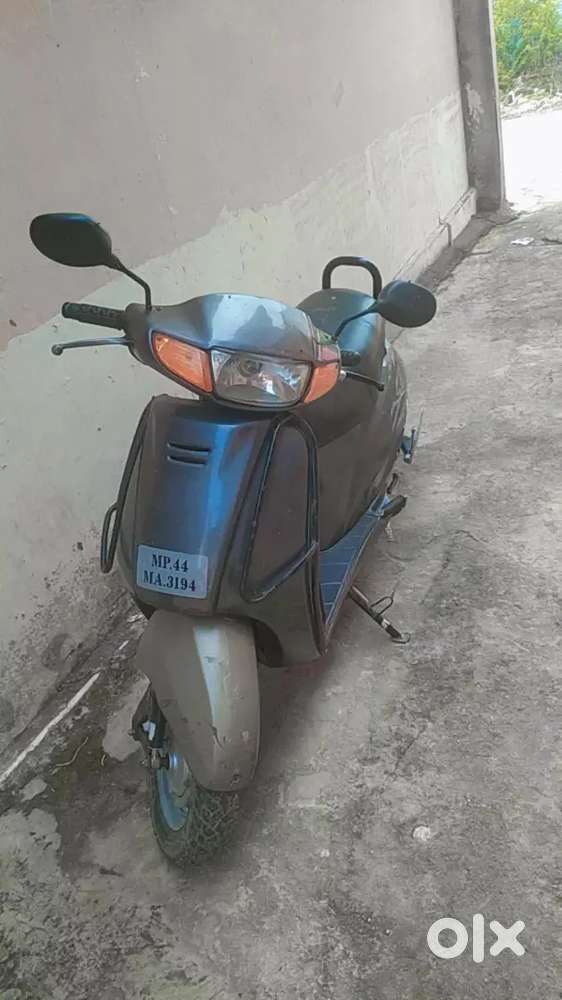 ARMY man scooty Hero honda model 2015 an in good equality no sartch ...