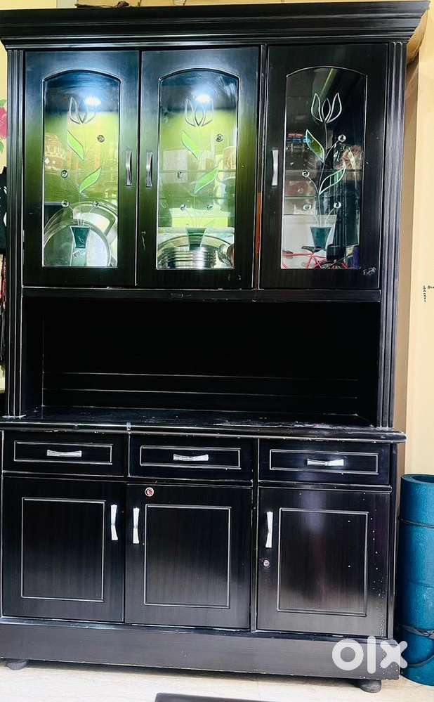 Crockery Cabinet Buy Sell Used Furniture in Delhi OLX