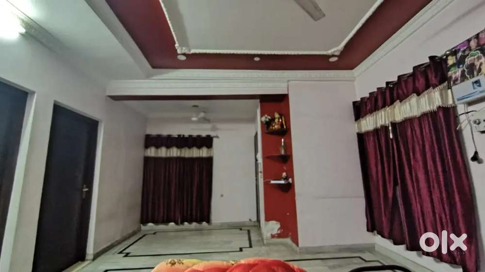 Ready to shift house in market area in meerut sadar bazar favara chock ...