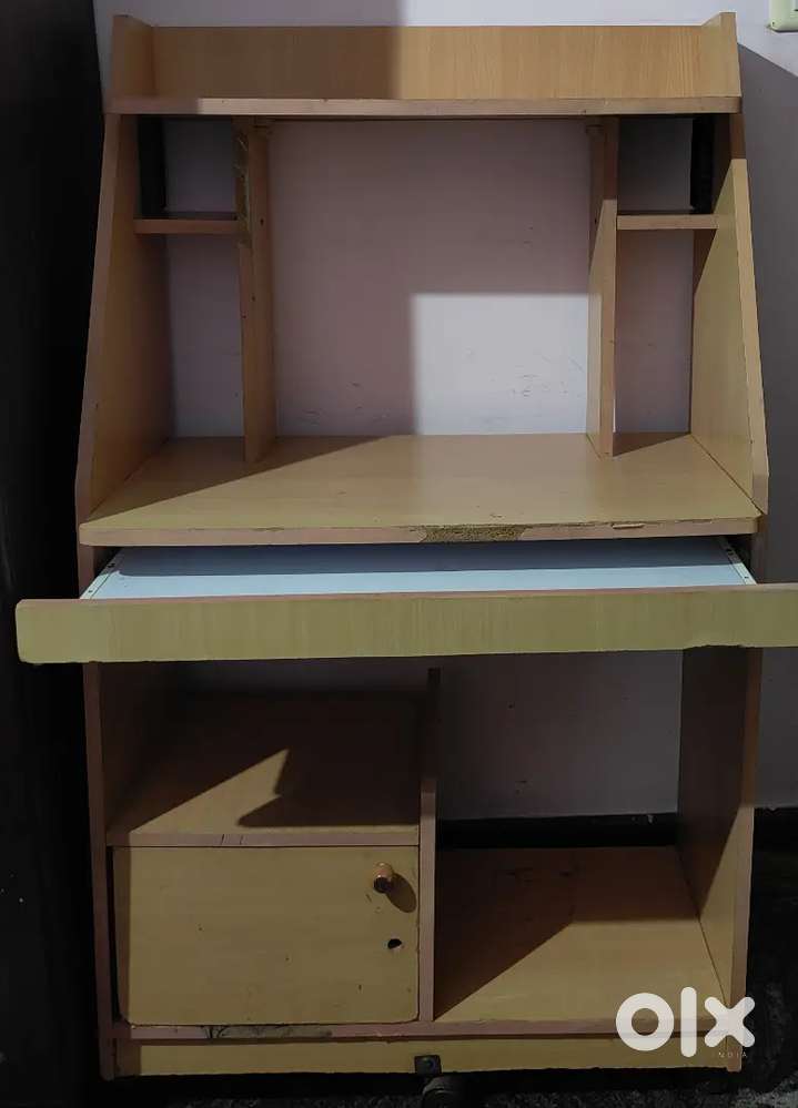 Old computer table olx store
