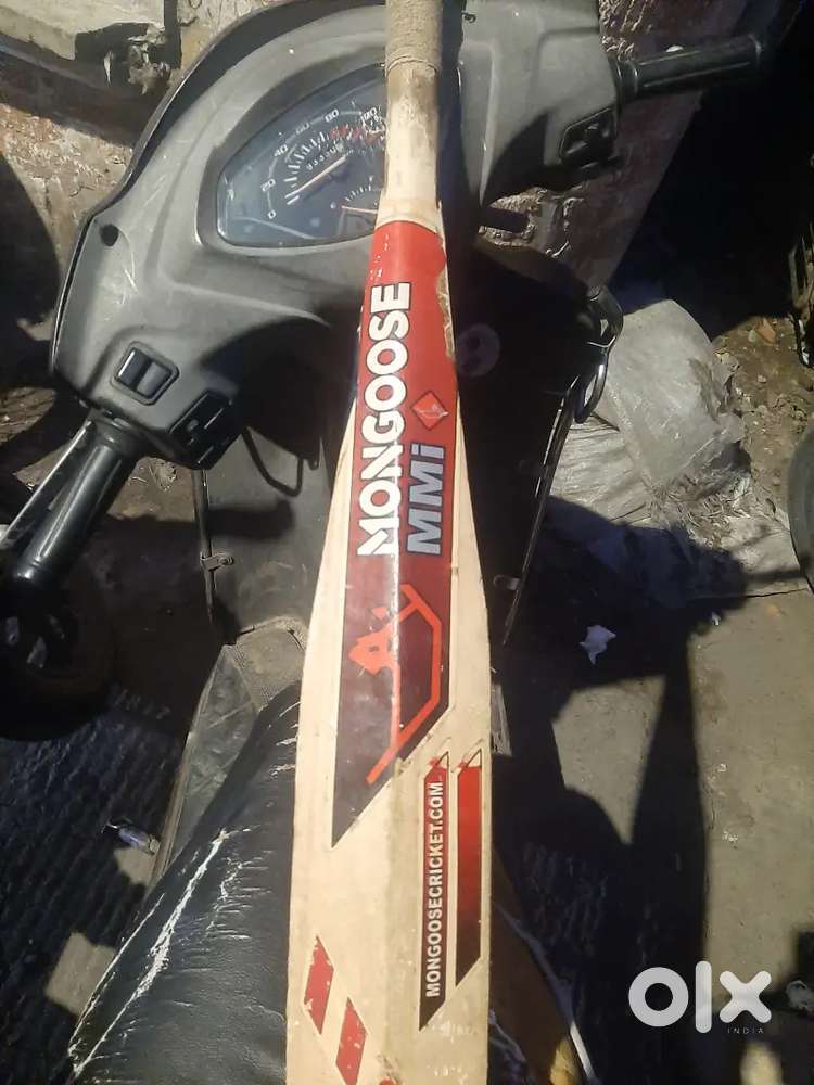 Mongoose cricket bat - Sports Equipment - 1823000012