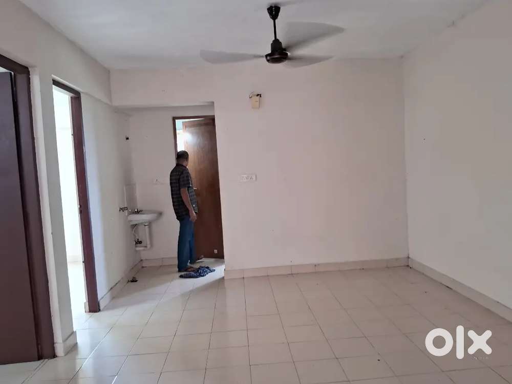 Flat for rent 12500rs 8th floor family 3months advance rent - For Rent ...