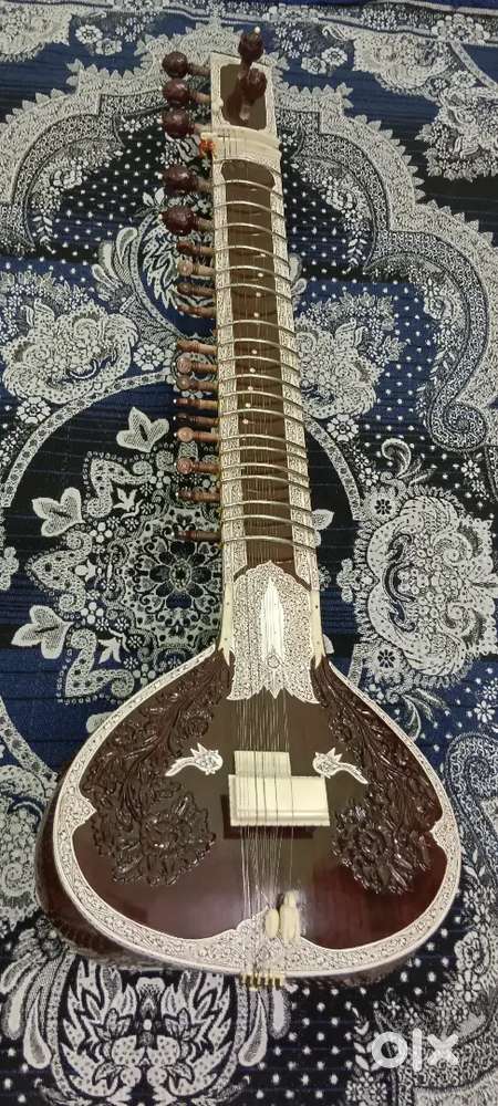 Musical instrument selling - Musical Instruments - 1808702226