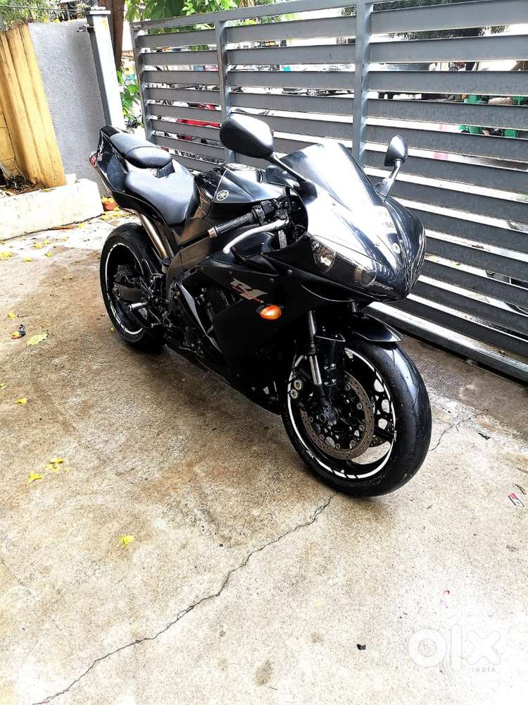 Yamaha R1 2006 - Motorcycles - 1807949887