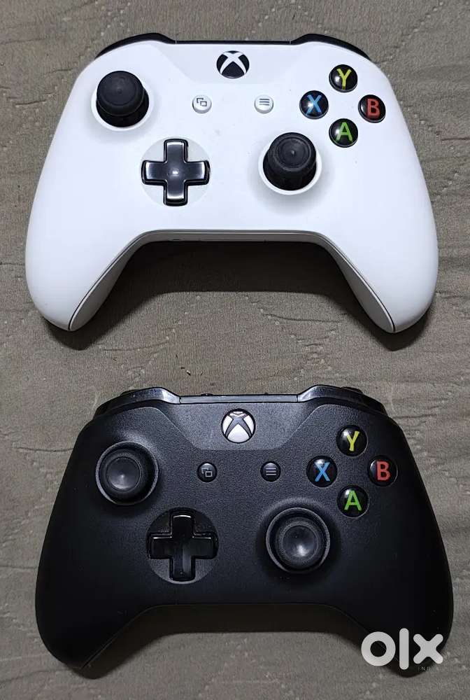 PS4 and XBOX Controllers in Good Condition..2500 EACH - Games & Entertainment - 1811672690