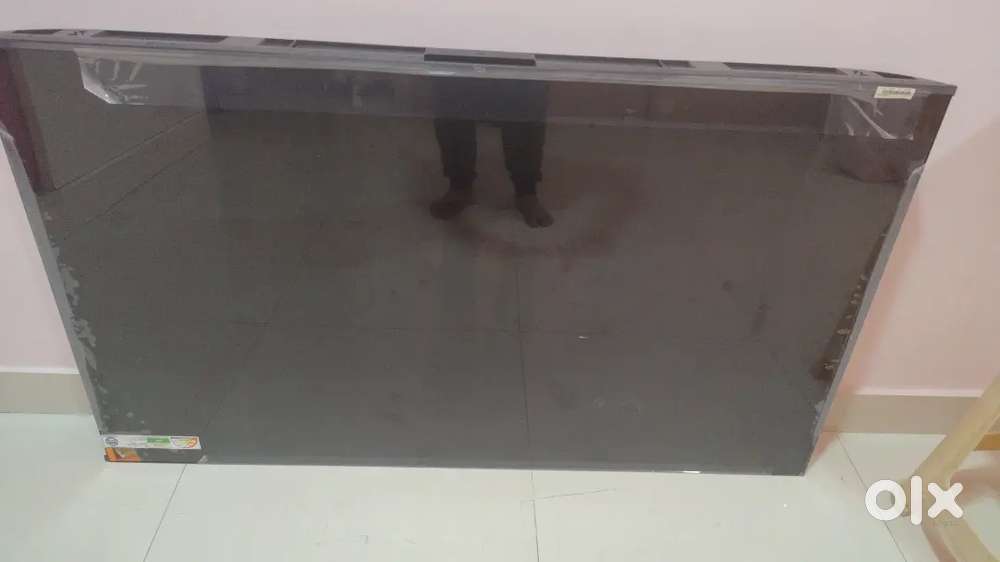 Tcl tv 55 inches (broken screen) - one year old - TVs, Video - Audio ...