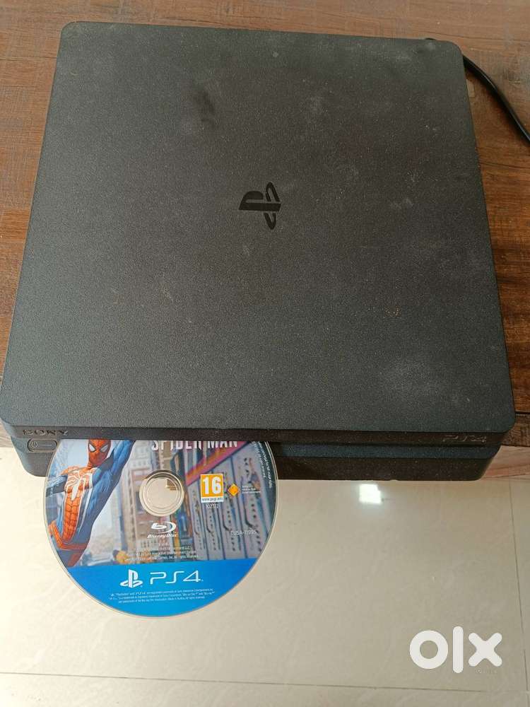 PS4 with 2 controllers - Games & Entertainment - 1817585915