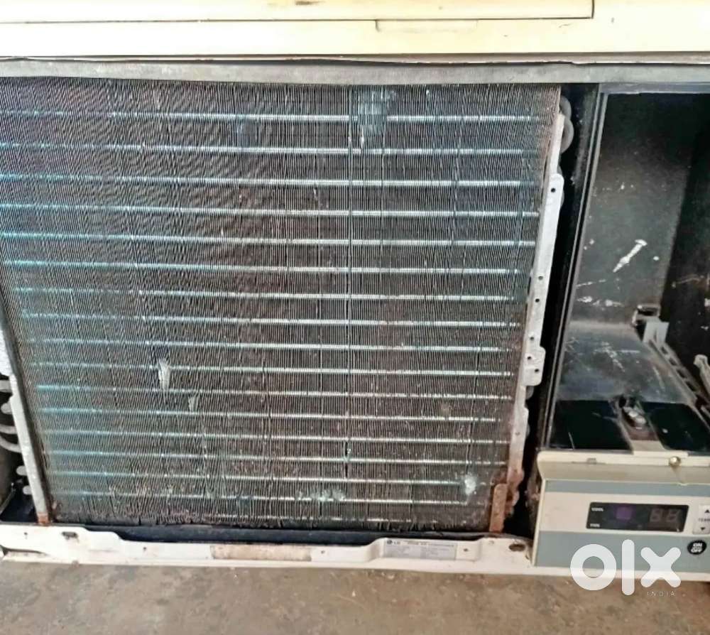 Lg 1.5 ton window A.c 8 yr old model - ACs - 1720240921