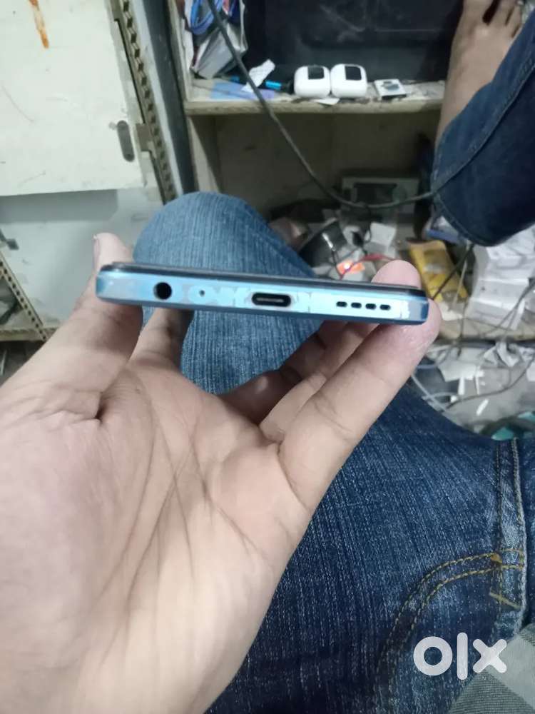 Iq z6 5g like new phone - Mobile Phones - 1803261174