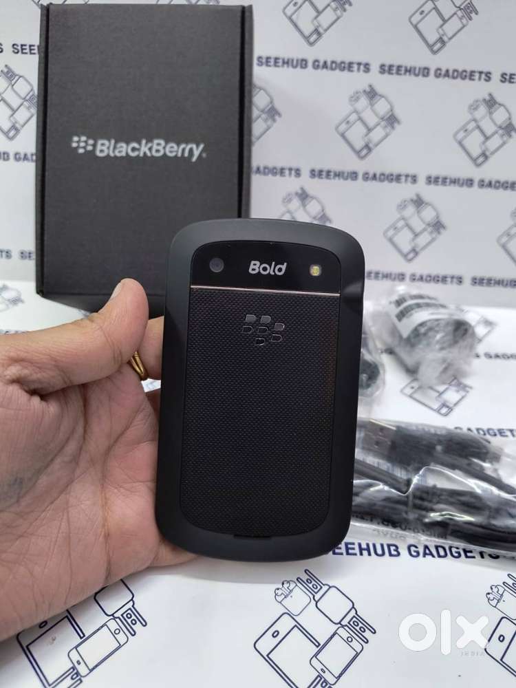 Blackberry bold 4 (9900) box packed handset with warranty cod availabl ...