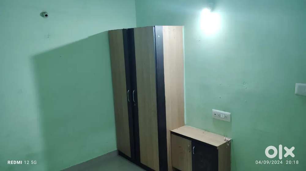 I'm looking for a room mate for sharing basis 1 person - PG & Guest Houses - 1801250389