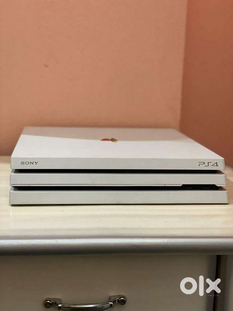 Ps4 pro glacier white edition - Games & Entertainment - 1799471380