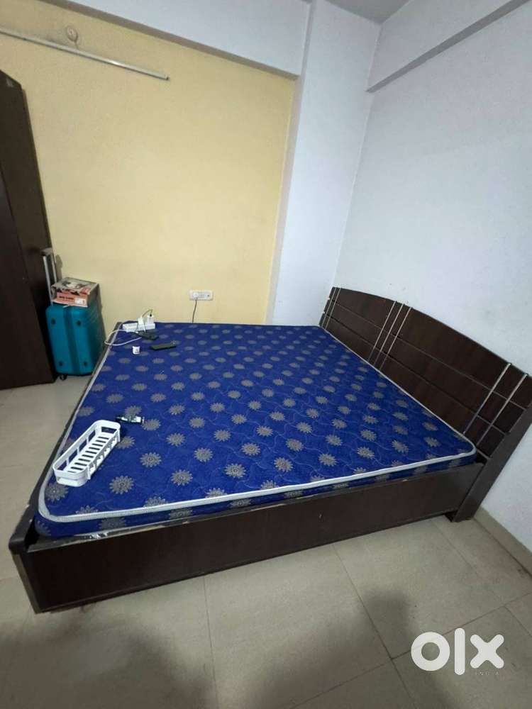 DOUBLE BED KING SIZE WITH MATRESSES - Beds & Wardrobes in Sukhliya ...