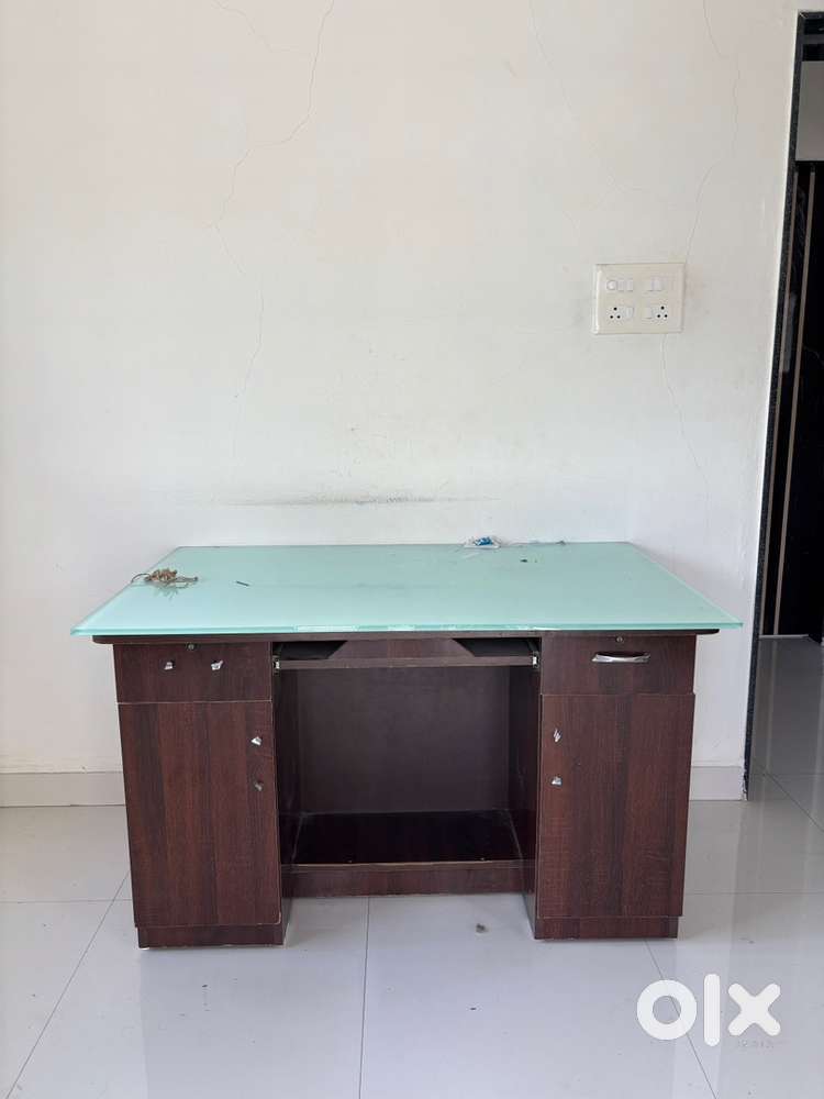 Computer desk, Gas stove and Kitchen rack - Other Household Items ...