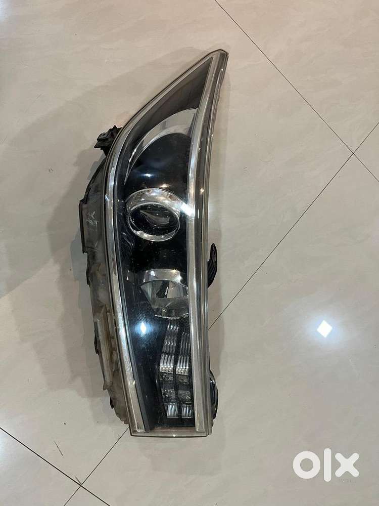 Innova headlight olx store